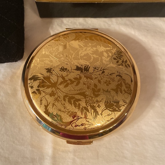 Stratton | Makeup | Nwb Vintage Stratton Flower Etched Powder Compact ...